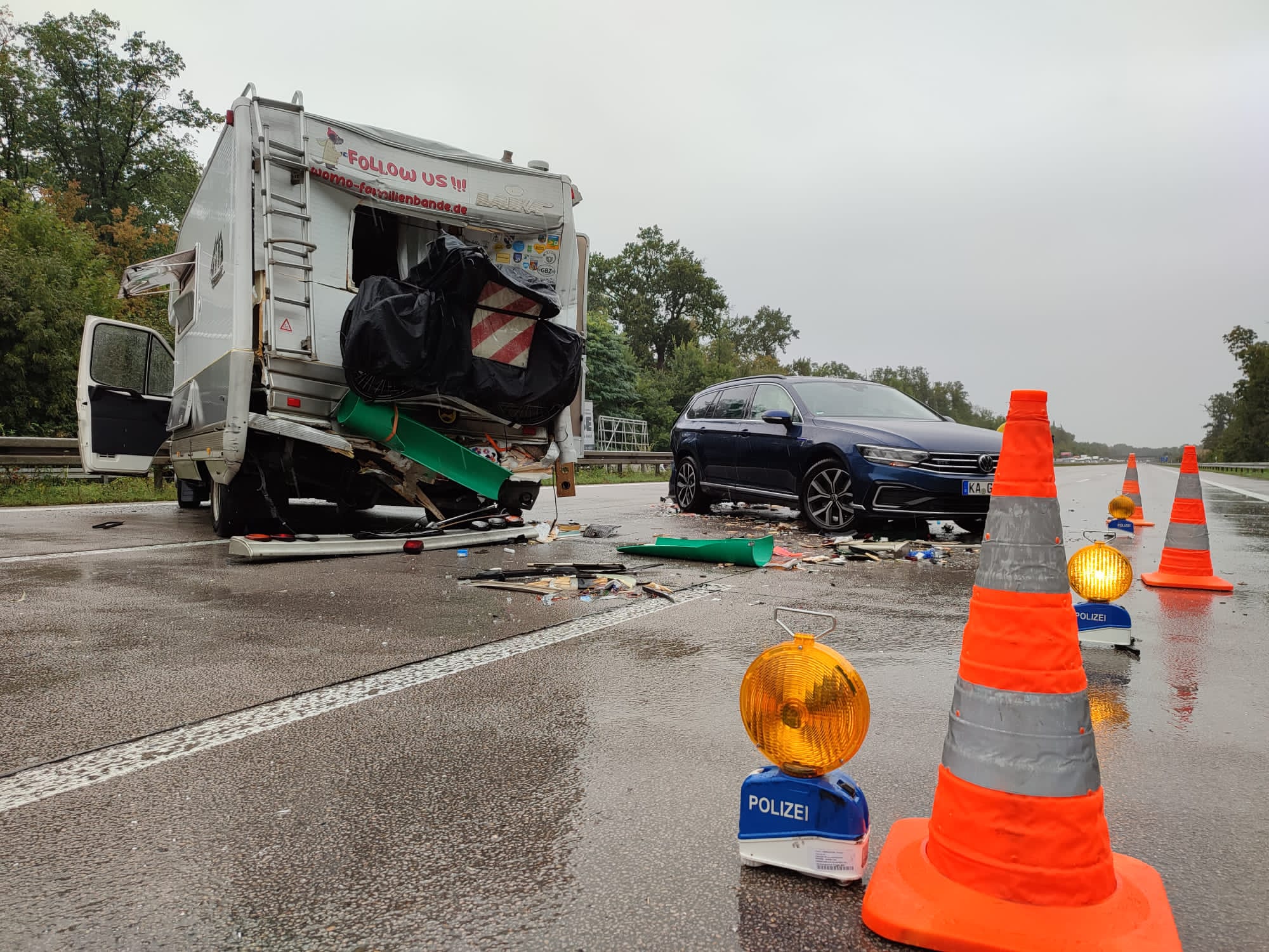 Unfall mit sechs beteiligten Fahrzeugen auf der A5 bei Karlsruhe - meinKA