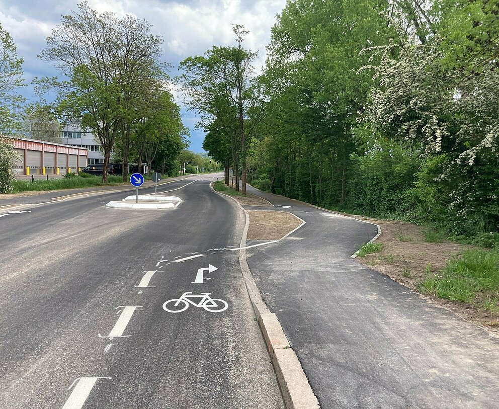 Verbindung zwischen Grötzingen & Hagsfeld: Radweg in der Brückenstraße ...