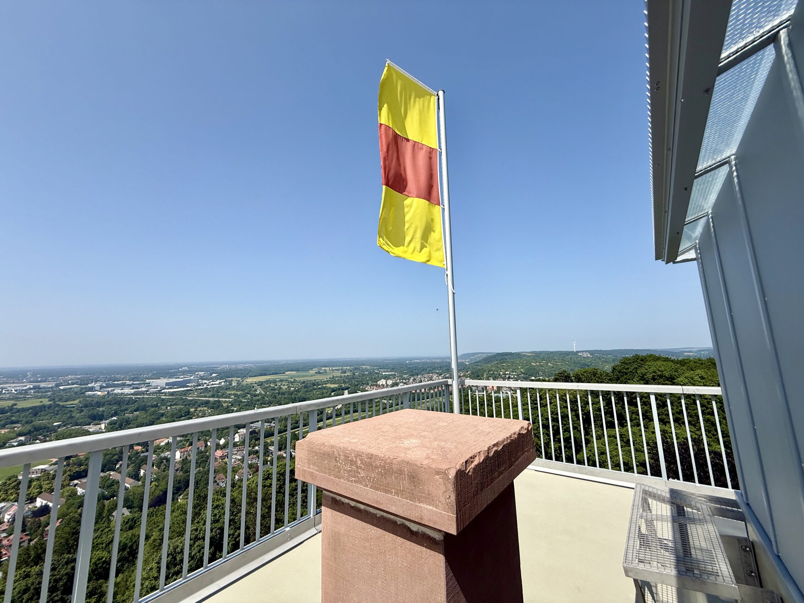 Aussicht, Liebesschlösser & mehr: Der Turmberg-Turm ist wieder geöffnet ...
